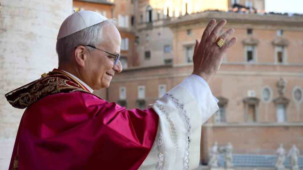 O que faz o Papa? Quais as responsabilidades e principais funções do ...