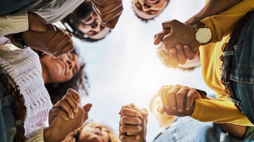 O poder da oração: importância, tipos e práticas diárias – Via Crucis